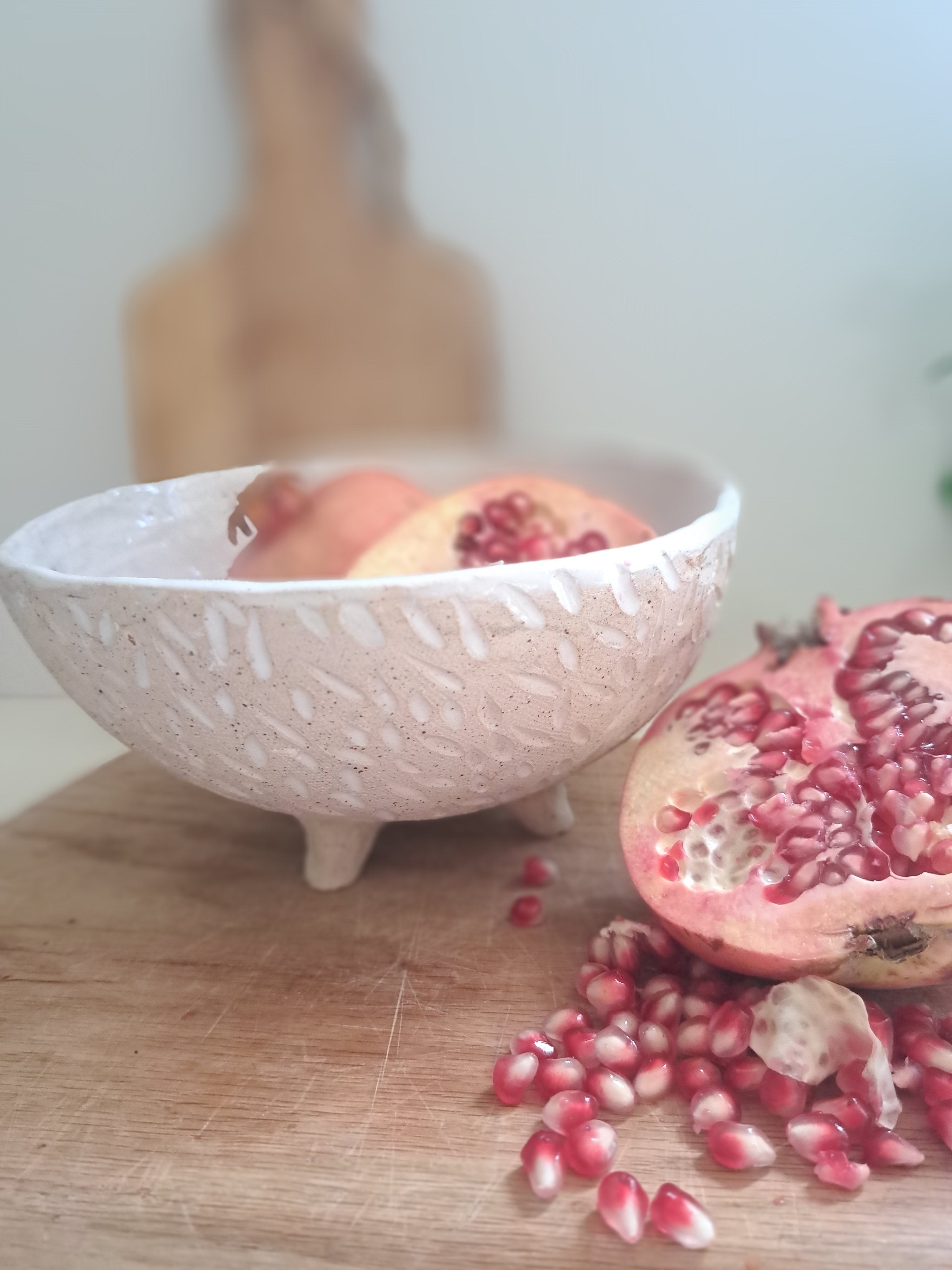קערה עם רגלים – Limor Peleg ceramics